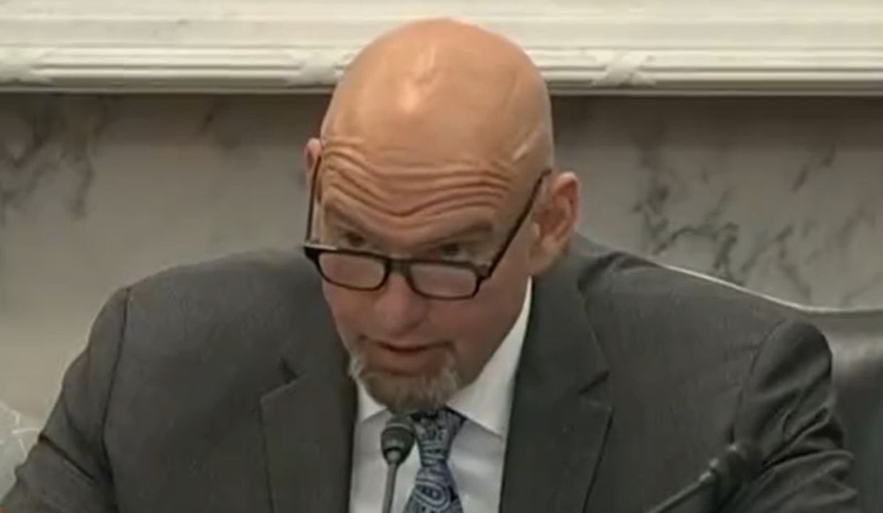 Audience Stunned Into Silence as Fetterman Attempts to Lead Senate ...